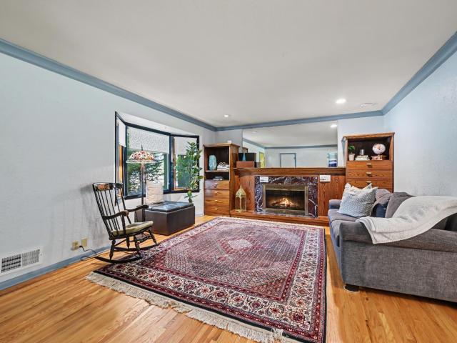 885 Old Lexington Avenue