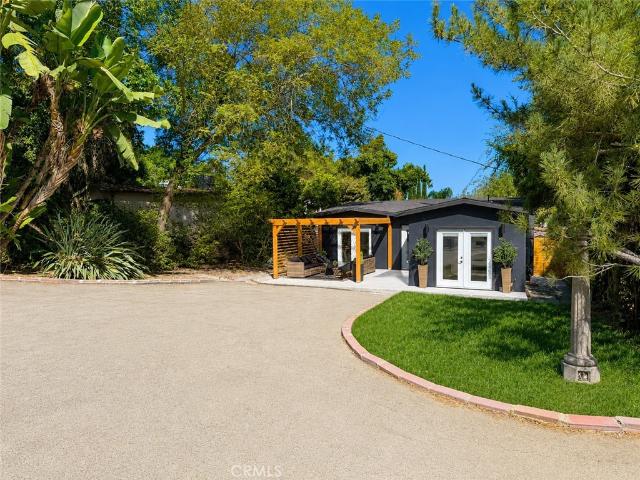 885 Montecito