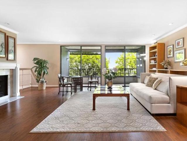 885 S Orange Grove Blvd #10 Pasadena, CA 91105