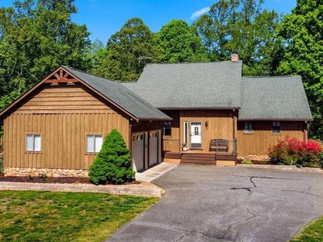 885 Skyview Trl, Martinsville, VA 24112