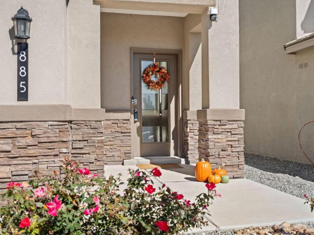 885 Tazanita Loop SE