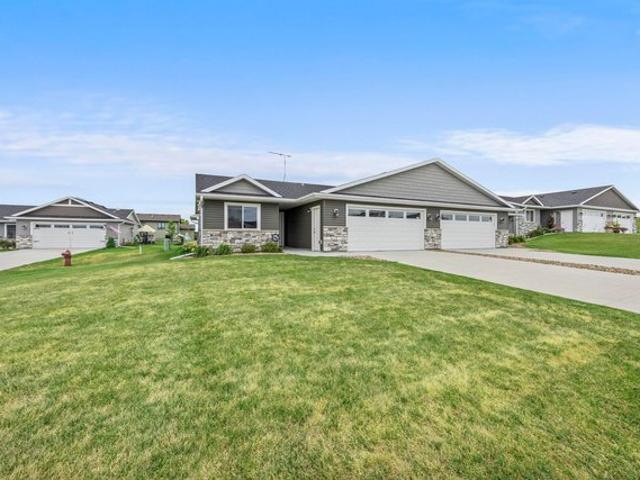 885 Tall Grass Ct, Wanamingo, MN 55983