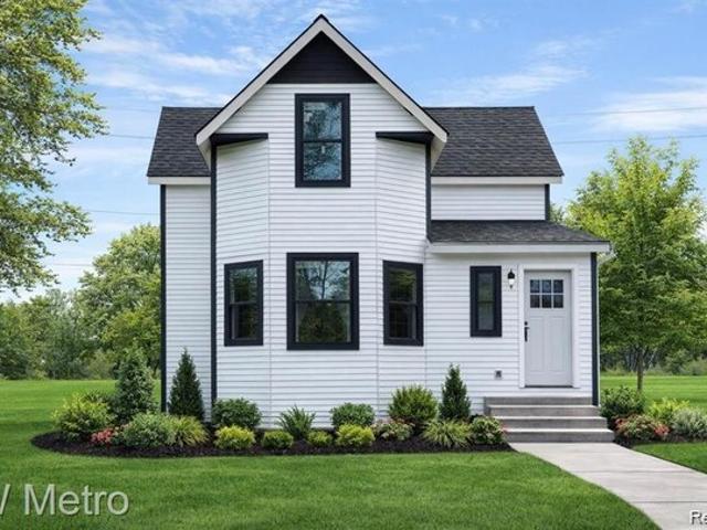 8864 Charlevoix St, Detroit, MI 48214