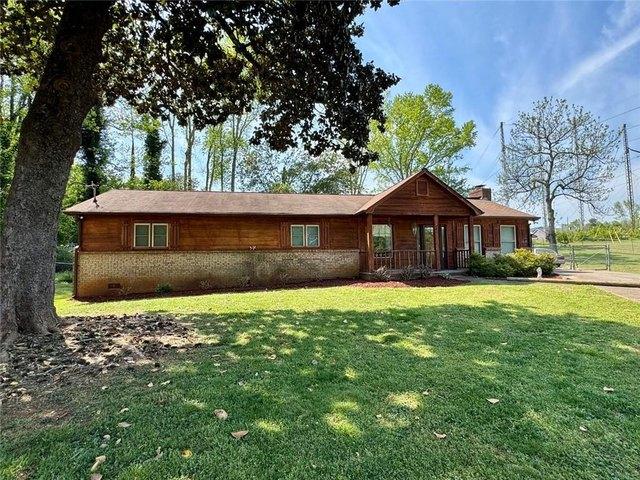 8865 N View Dr, Lithia Springs, GA 30122