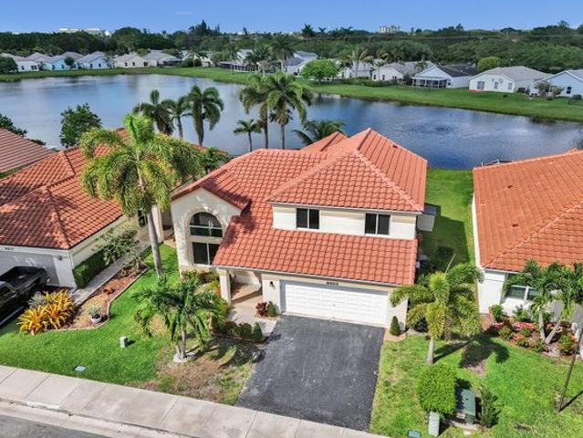 8865 Lake Park Cir S, Davie, FL 33328