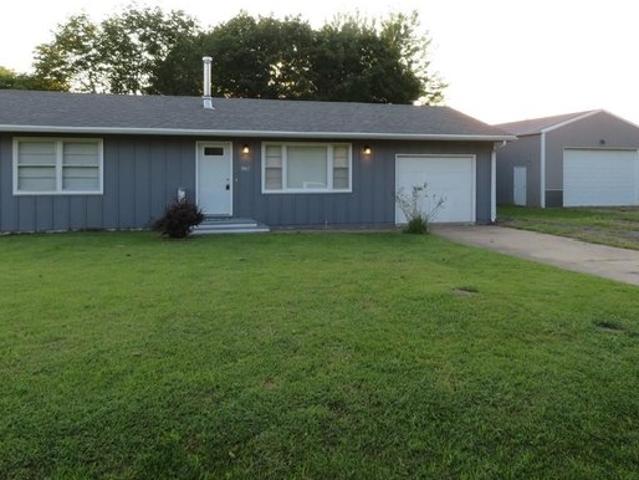 8867 Hilltop Rd, Ozawkie, KS 66070
