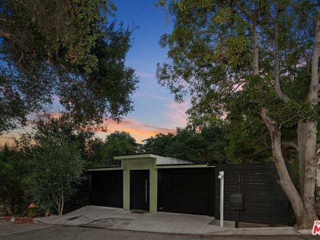8867 Hollywood Hills Rd, Los Angeles, CA 90046