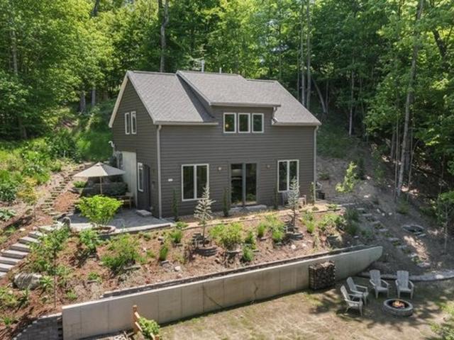 8867 S Dunns Farm Rd, Maple City, MI 49664