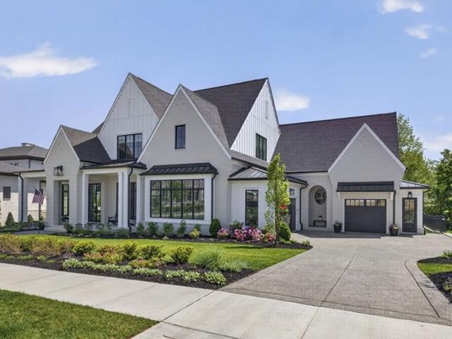8860 Edgecomb Dr, College Grove, TN 37046
