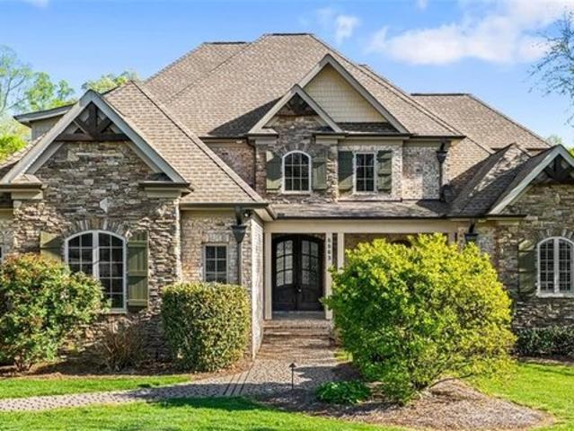8863 Cravenwood Dr, Oak Ridge, NC 27310