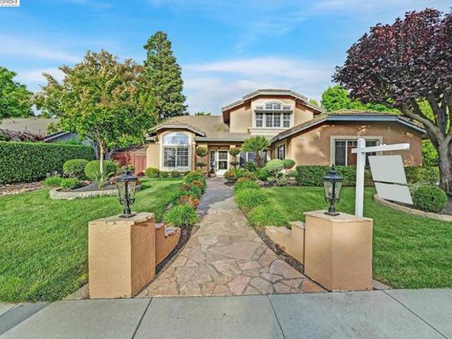 886 Jessica Dr, Livermore, CA 94550