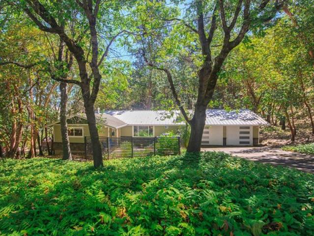 886 Palmer Rd, Ashland, OR 97520