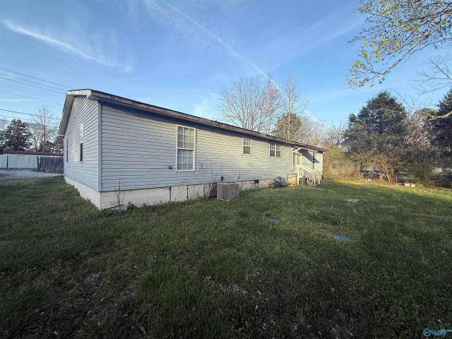 886 Plummer Road NW
