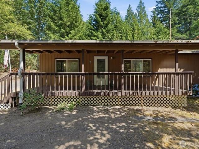 886 Woods Rd E, Port Orchard, WA 98366