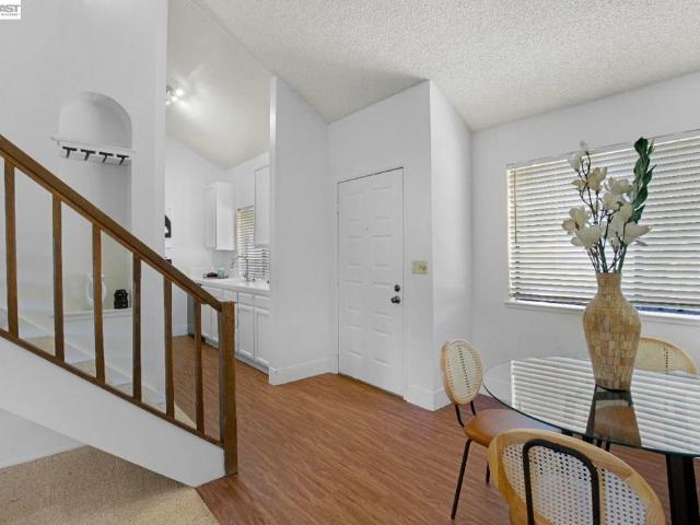 886 Walnut Ave