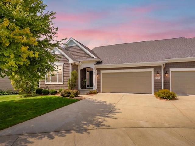 8874 Oak Meadow Cv, Portage, MI 49024