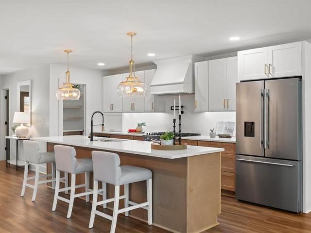 8875 Lakeside Way