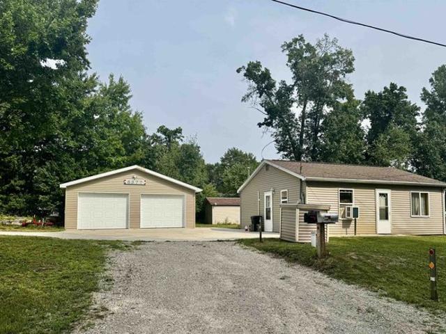 8877 Canal St, Farwell, MI 48622