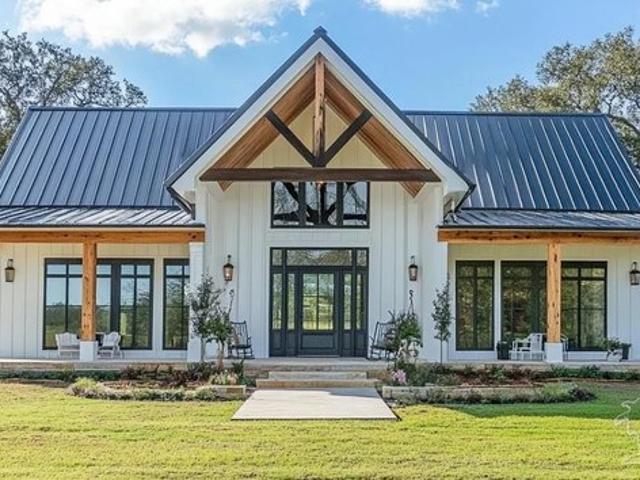 8870 Farmhouse Ln, Milton, FL 32570