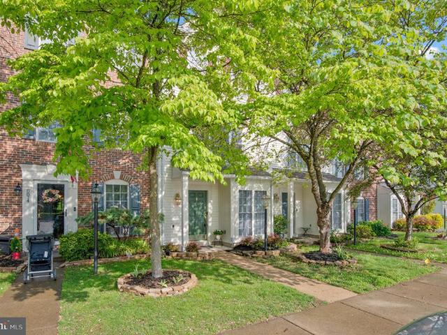 8872 Stable Forest Place