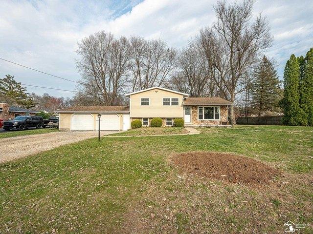 8872 Woodside Dr, Temperance, MI 48182