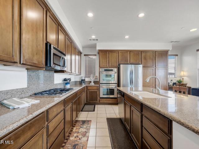 887 Coronado Cir, Santa Paula, CA 93060 | MLS #226000 VC