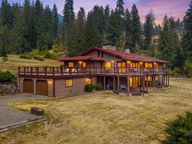 887 Blue Lake Rd, Priest River, ID 83856