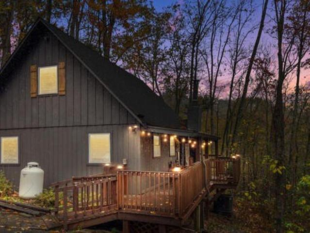 887 Holly Branch Rd, Gatlinburg, TN 37738