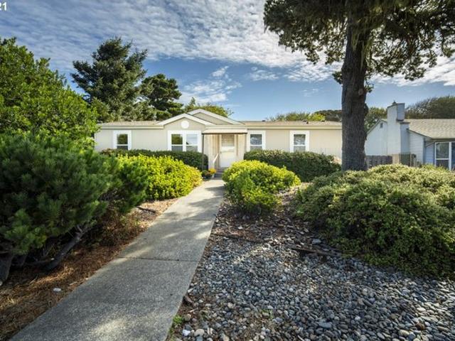 887 Jackson Ave SW, Bandon, OR 97411