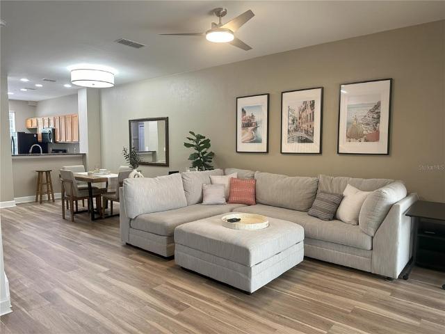 887 NW 21st Ave, Unit 887, Gainesville, FL 32609 | MLS #GC530653