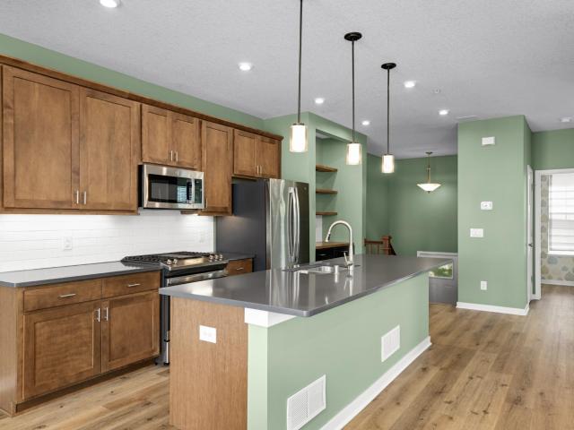 887 Roselyn Drive