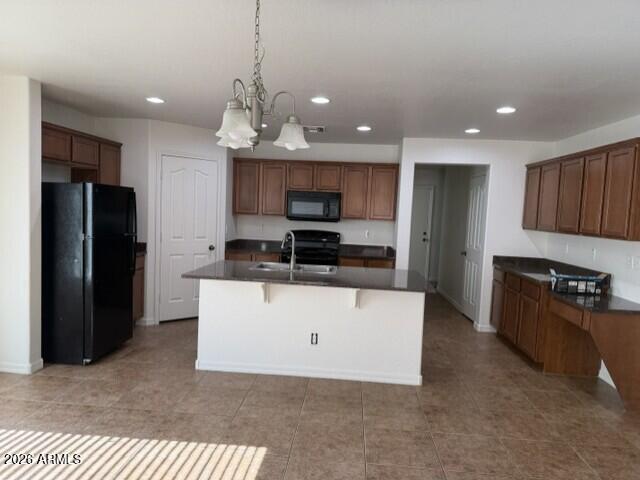 887 W Desert Hills Drive