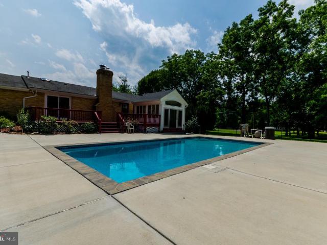 887 Woodbury Drive