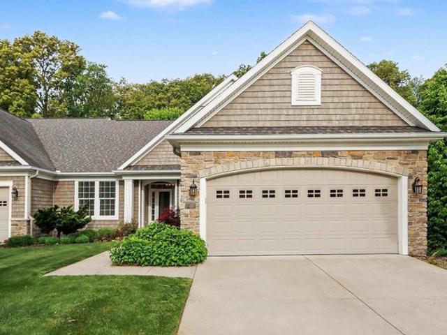 8888 Oakland Hills Cir, Portage, MI 49024