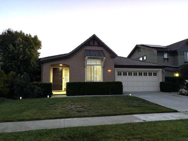 8881 Zinnia St, Gilroy, CA 95020