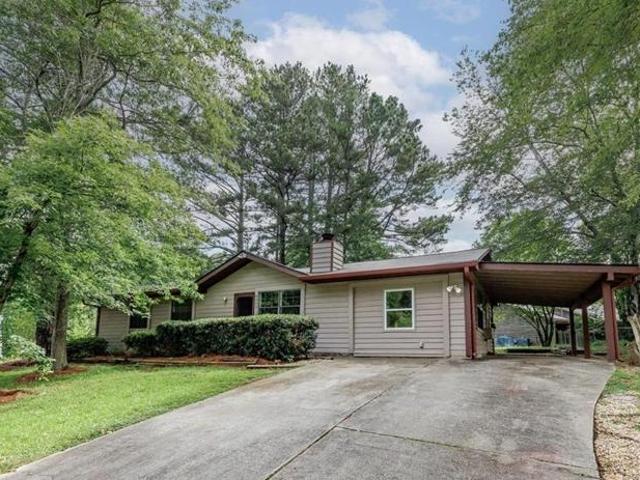 8882 Crestmont Dr, Jonesboro, GA 30238