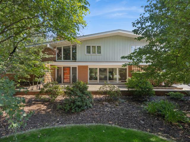 888 Country Club Road