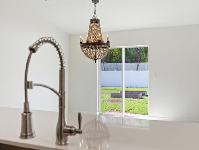 888 Bent Creek Dr, Fort Pierce, FL 34947