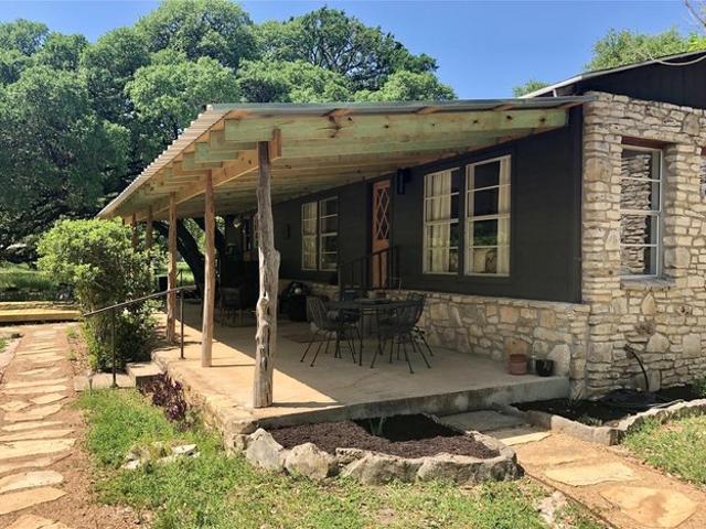 888 Glen Crest Dr, Blanco, TX 78606