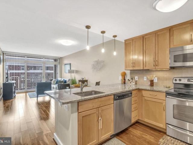 888 N Quincy St Unit 906, Arlington, VA 22203