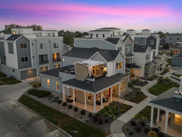 888 S Valentia Street # 104