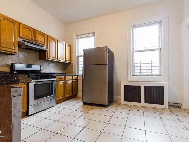 888 Summit Ave # 2