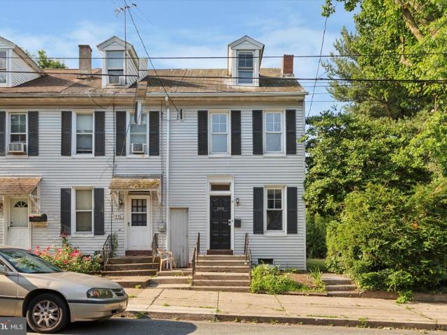 888 Queen Street