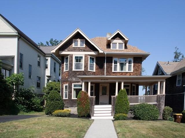 888 Rock St, Fall River, MA 02720