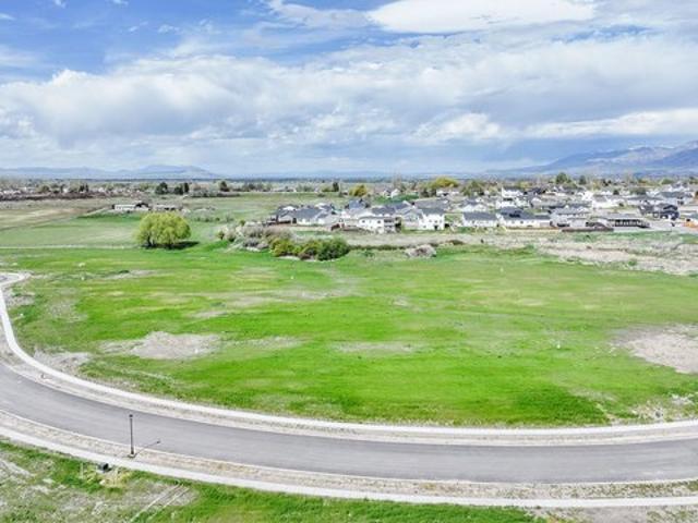 888 W 85 S Unit 11, Hyrum, UT 84319