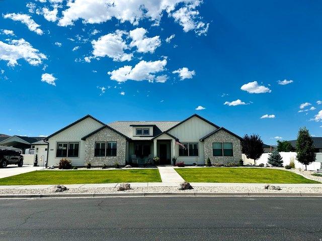 888 W Torrey Pines Dr, Richfield, UT 84701