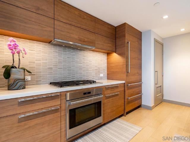 888 W E Street 1604