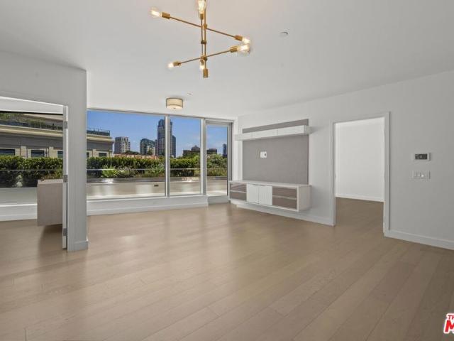 888 W E Street 202