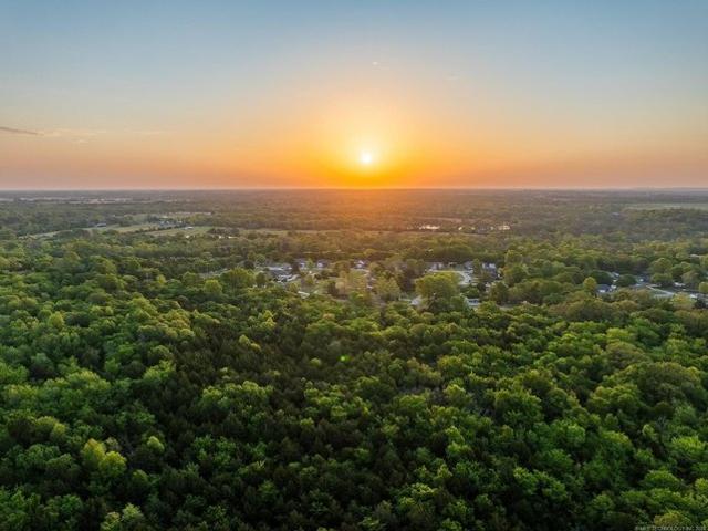 888 Timbercrest Ave, Okmulgee, OK 74447