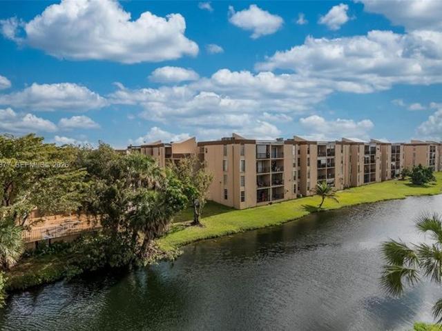 8895 Fontainebleau Blvd Apt 407, Miami, FL 33172